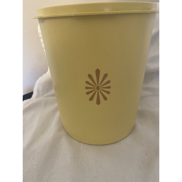 Tupperware | Kitchen | Vtg Tupperware 87 Cookie Canister Sunburst ...